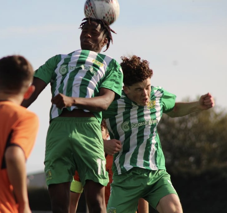 Benjani signs pro terms - Gloverscast